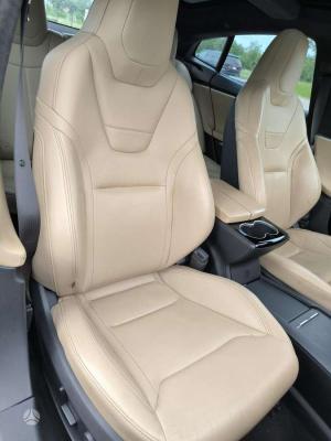 Black Tesla Model S 2015 in Siauliai, with an engine capacity of 0.00 L and mileage of 102 thousand km for 14500 €, photo 16 on AUTOMOTO.COM.LV