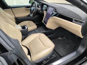 Black Tesla Model S 2015 in Siauliai, with an engine capacity of 0.00 L and mileage of 102 thousand km for 14500 €, photo 17 on AUTOMOTO.COM.LV