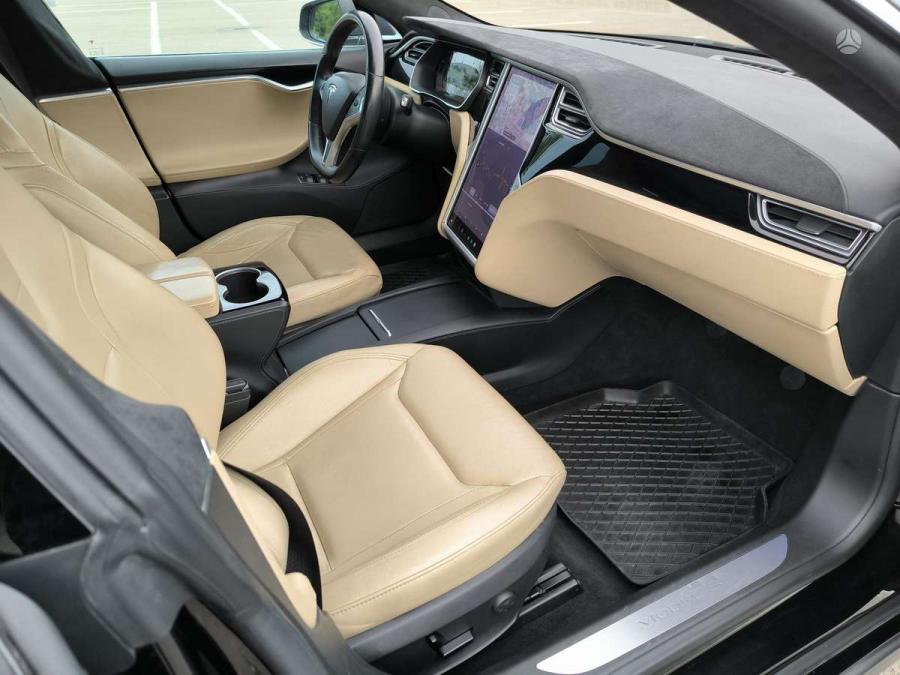 Black Tesla Model S 2015 in Siauliai, with an engine capacity of 0.00 L and mileage of 102 thousand km for 14500 €, photo 17 on AUTOMOTO.COM.LV