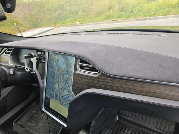 Black Tesla Model S 2015 in Vilnius, with an engine capacity of 0.00 L and mileage of 70 thousand km for 14999 €, photo 5 on AUTOMOTO.COM.LV