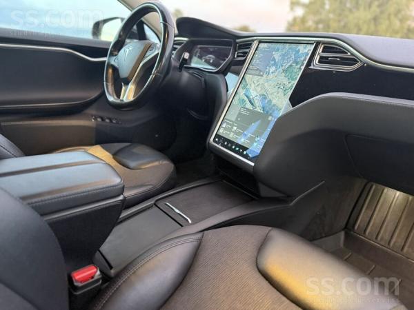 Tesla Model S 2015 Rīga vietnē Melns Tesla Model S 2015 Rīga, ar dzinēja tilpumu 0.00 L un nobraukumu 256 tūkst. km par 14700 €, foto 6 vietnē AUTOMOTO.COM.LV