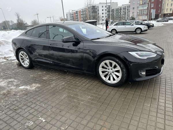 Black Tesla Model S 2016 in Vilnius, with an engine capacity of 0.00 L and mileage of 259 thousand km for 16500 €, photo 3 on AUTOMOTO.COM.LV