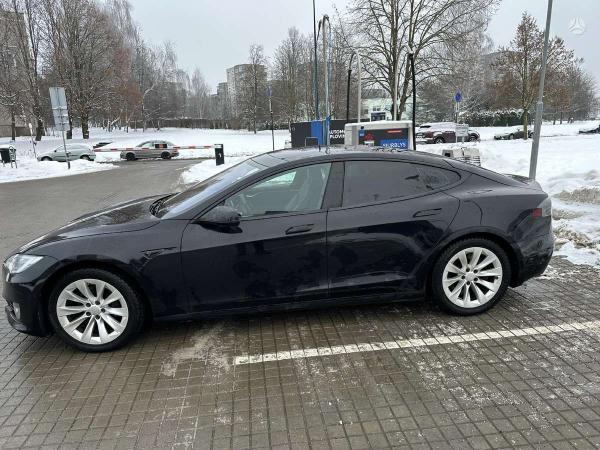 Black Tesla Model S 2016 in Vilnius, with an engine capacity of 0.00 L and mileage of 259 thousand km for 16500 €, photo 6 on AUTOMOTO.COM.LV
