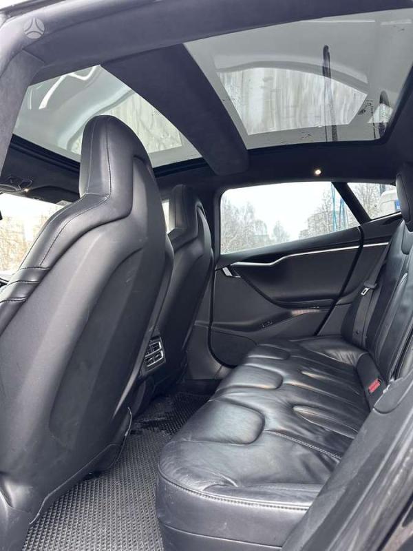 Black Tesla Model S 2016 in Vilnius, with an engine capacity of 0.00 L and mileage of 259 thousand km for 16500 €, photo 7 on AUTOMOTO.COM.LV