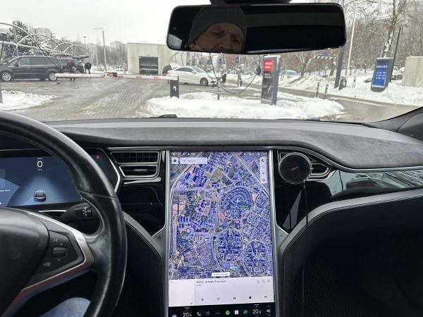 Black Tesla Model S 2016 in Vilnius, with an engine capacity of 0.00 L and mileage of 259 thousand km for 16500 €, photo 9 on AUTOMOTO.COM.LV