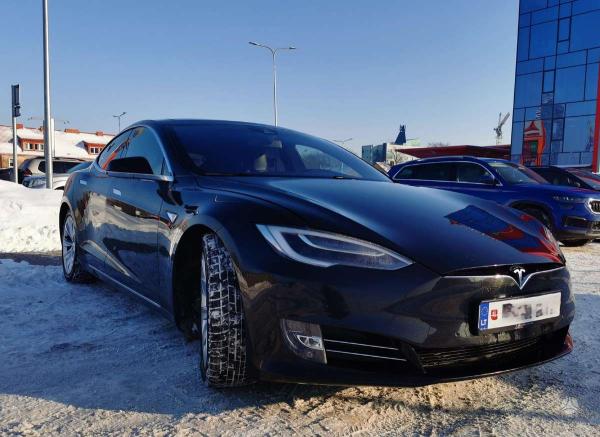 Melns Tesla Model S 2016 Kauņa, ar dzinēja tilpumu 0.00 L un nobraukumu 182 tūkst. km par 16849 €, foto 3 vietnē AUTOMOTO.COM.LV