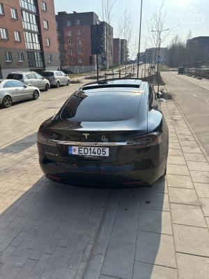 Melns Tesla Model S 2016 Viļņa, ar dzinēja tilpumu 0.00 L un nobraukumu 261 tūkst. km par 15399 €, foto 5 vietnē AUTOMOTO.COM.LV