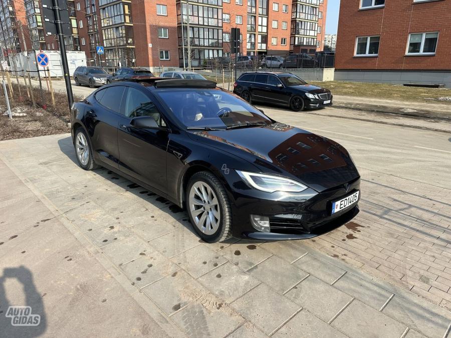 Melns Tesla Model S 2016 Viļņa, ar dzinēja tilpumu 0.00 L un nobraukumu 261 tūkst. km par 15399 €, foto 7 vietnē AUTOMOTO.COM.LV
