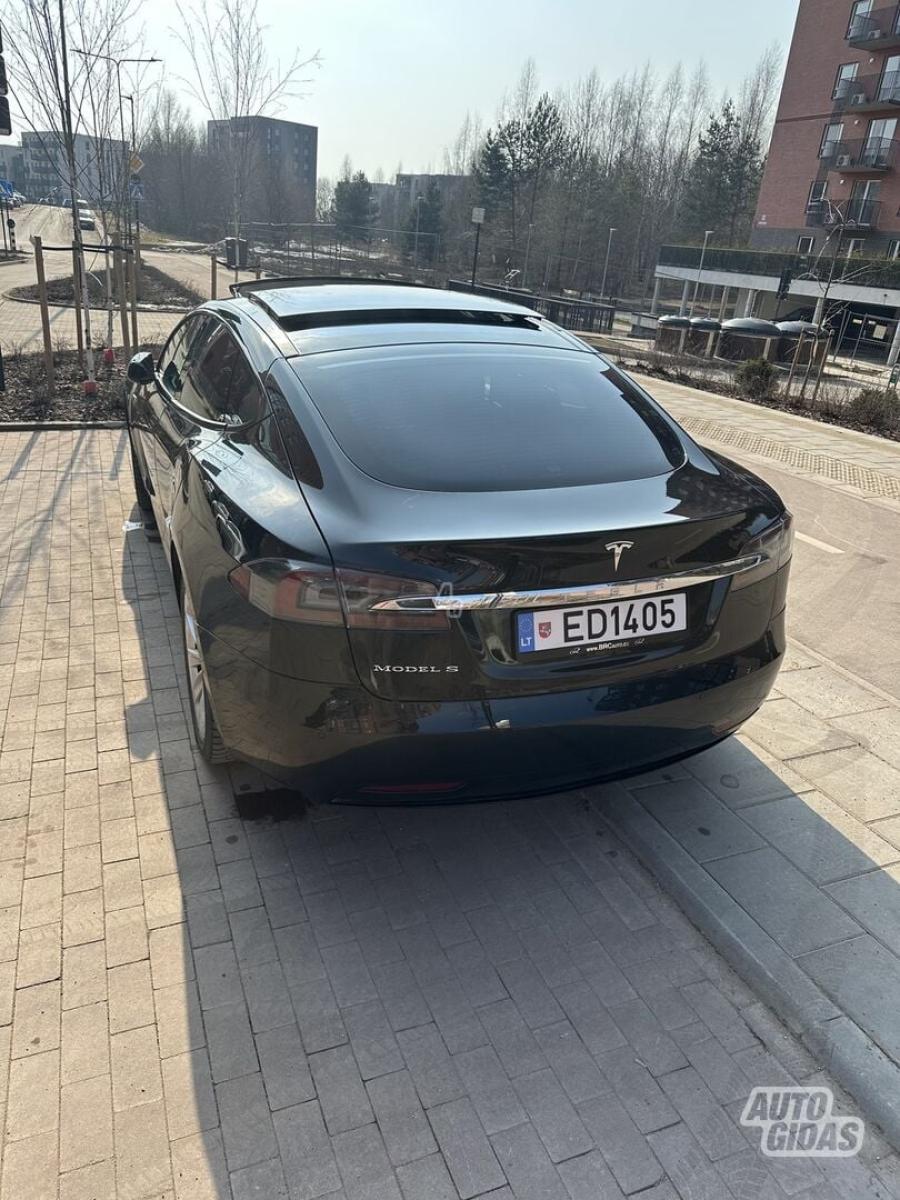 Black Tesla Model S 2016 in Vilnius, with an engine capacity of 0.00 L and mileage of 261 thousand km for 15399 €, photo 4 on AUTOMOTO.COM.LV