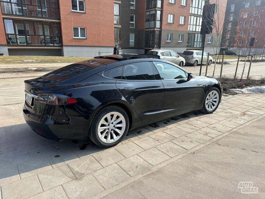 Black Tesla Model S 2016 in Vilnius, with an engine capacity of 0.00 L and mileage of 261 thousand km for 15399 €, photo 8 on AUTOMOTO.COM.LV