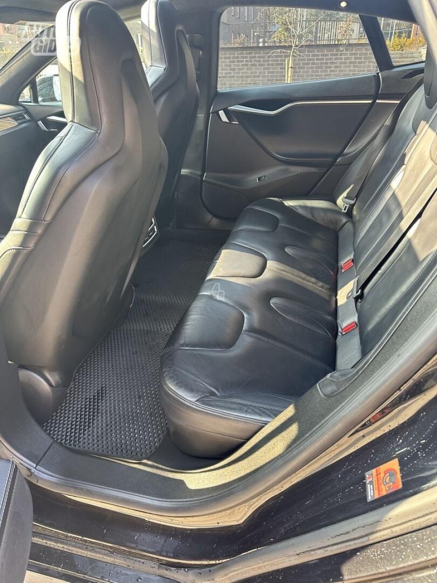 Black Tesla Model S 2016 in Vilnius, with an engine capacity of 0.00 L and mileage of 261 thousand km for 15399 €, photo 13 on AUTOMOTO.COM.LV