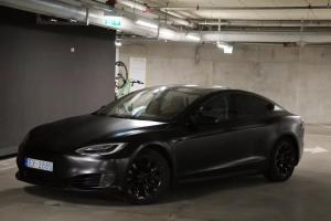 Melns Tesla Model S 2016 Mārupe, ar dzinēja tilpumu 7.00 L un nobraukumu 130 tūkst. km par 18450 €, foto 4 vietnē AUTOMOTO.COM.LV