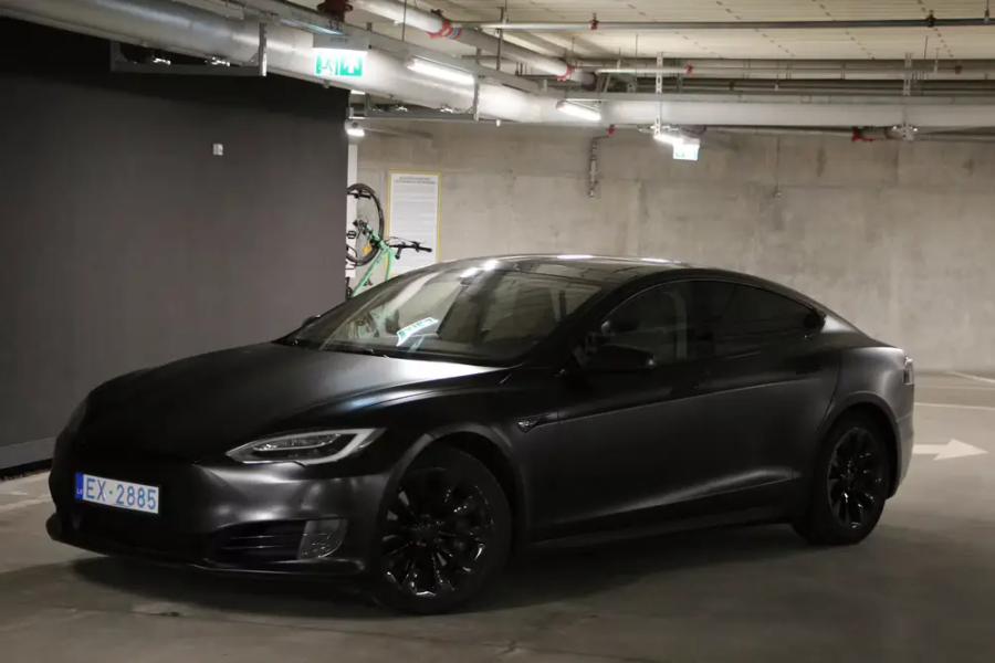 Melns Tesla Model S 2016 Mārupe, ar dzinēja tilpumu 7.00 L un nobraukumu 130 tūkst. km par 18450 €, foto 4 vietnē AUTOMOTO.COM.LV