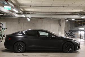 Melns Tesla Model S 2016 Mārupe, ar dzinēja tilpumu 7.00 L un nobraukumu 130 tūkst. km par 18450 €, foto 7 vietnē AUTOMOTO.COM.LV