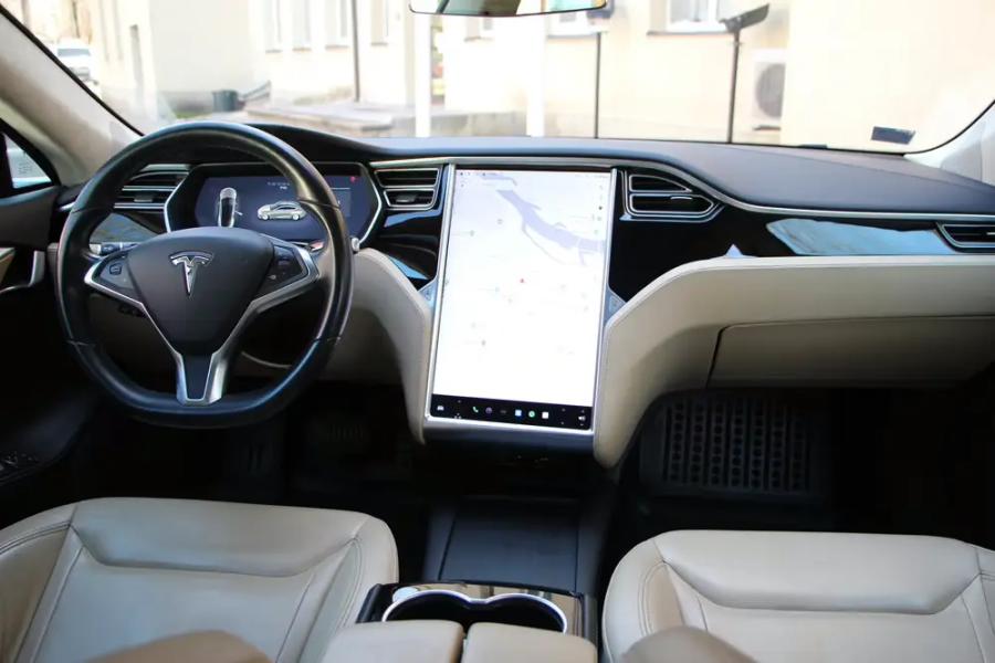 Melns Tesla Model S 2016 Mārupe, ar dzinēja tilpumu 7.00 L un nobraukumu 130 tūkst. km par 18450 €, foto 11 vietnē AUTOMOTO.COM.LV