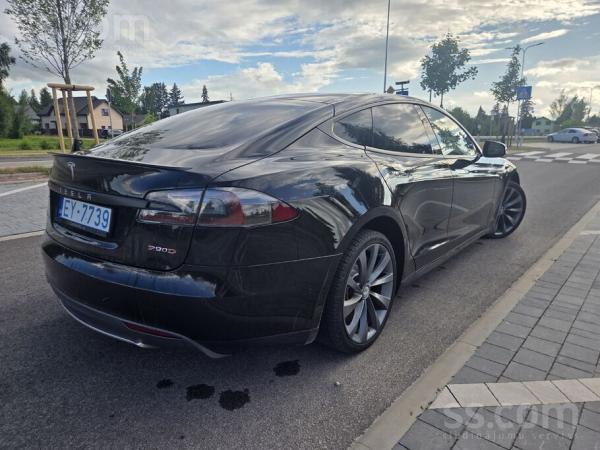Black Tesla Model S 2016 in Jelgava, with an engine capacity of 0.00 L and mileage of 0 thousand km for 17800 €, photo 2 on AUTOMOTO.COM.LV