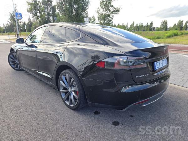Black Tesla Model S 2016 in Jelgava, with an engine capacity of 0.00 L and mileage of 0 thousand km for 17800 €, photo 3 on AUTOMOTO.COM.LV