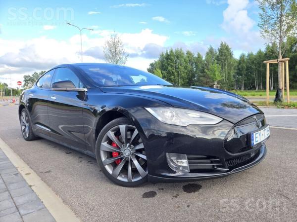 Black Tesla Model S 2016 in Jelgava, with an engine capacity of 0.00 L and mileage of 0 thousand km for 17800 €, photo 4 on AUTOMOTO.COM.LV