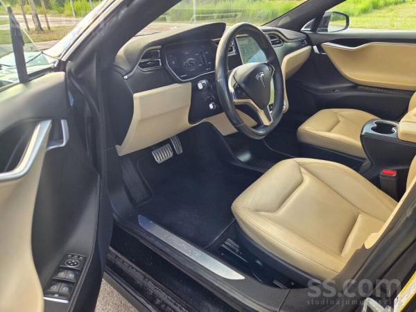 Black Tesla Model S 2016 in Jelgava, with an engine capacity of 0.00 L and mileage of 0 thousand km for 17800 €, photo 5 on AUTOMOTO.COM.LV