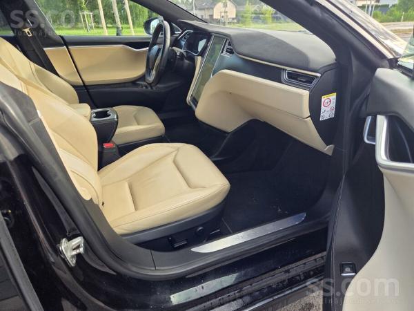 Black Tesla Model S 2016 in Jelgava, with an engine capacity of 0.00 L and mileage of 0 thousand km for 17800 €, photo 6 on AUTOMOTO.COM.LV