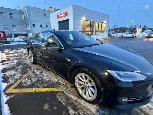 Melns Tesla Model S 2017 Kauņa, ar dzinēja tilpumu 0.00 L un nobraukumu 130 tūkst. km par 15999 €, foto  vietnē AUTOMOTO.COM.LV