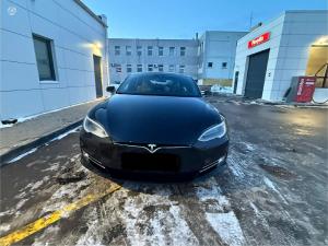 Melns Tesla Model S 2017 Kauņa, ar dzinēja tilpumu 0.00 L un nobraukumu 130 tūkst. km par 15999 €, foto 2 vietnē AUTOMOTO.COM.LV