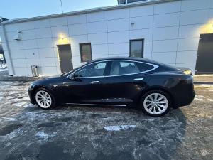 Melns Tesla Model S 2017 Kauņa, ar dzinēja tilpumu 0.00 L un nobraukumu 130 tūkst. km par 15999 €, foto 5 vietnē AUTOMOTO.COM.LV