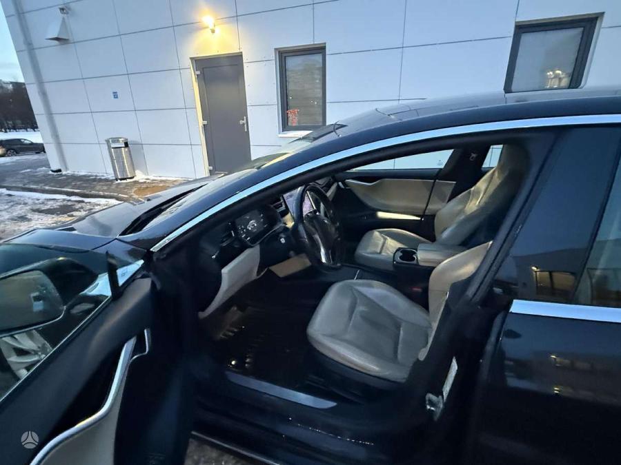 Melns Tesla Model S 2017 Kauņa, ar dzinēja tilpumu 0.00 L un nobraukumu 130 tūkst. km par 15999 €, foto 6 vietnē AUTOMOTO.COM.LV