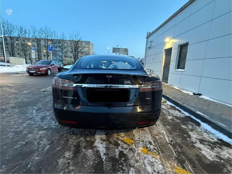 Melns Tesla Model S 2017 Kauņa, ar dzinēja tilpumu 0.00 L un nobraukumu 130 tūkst. km par 15999 €, foto 7 vietnē AUTOMOTO.COM.LV
