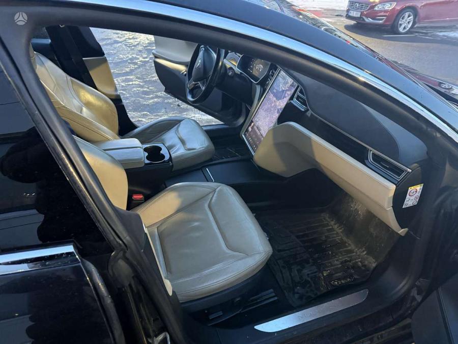 Melns Tesla Model S 2017 Kauņa, ar dzinēja tilpumu 0.00 L un nobraukumu 130 tūkst. km par 15999 €, foto 9 vietnē AUTOMOTO.COM.LV