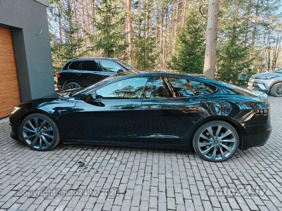 Black Tesla Model S 2017 in Tartu, with an engine capacity of 0.00 L and mileage of 150 thousand km for 23990 €, photo 2 on AUTOMOTO.COM.LV