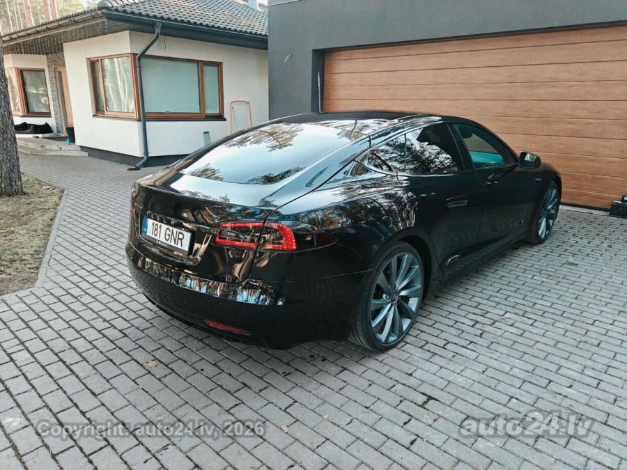 Black Tesla Model S 2017 in Tartu, with an engine capacity of 0.00 L and mileage of 150 thousand km for 23990 €, photo 6 on AUTOMOTO.COM.LV