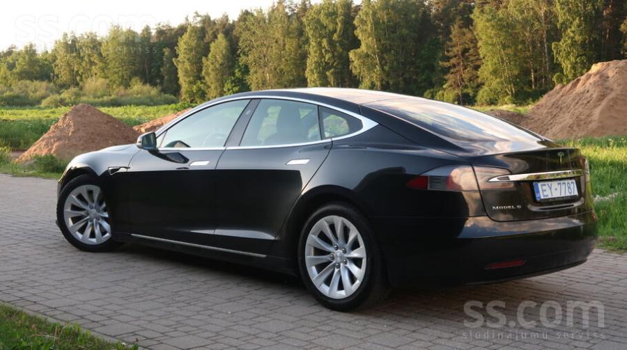 Black Tesla Model S 2017 in Riga, with an engine capacity of 0.00 L and mileage of 147 thousand km for 17200 €, photo 3 on AUTOMOTO.COM.LV