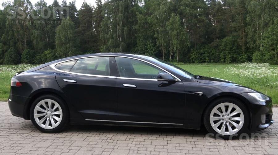 Black Tesla Model S 2017 in Riga, with an engine capacity of 0.00 L and mileage of 147 thousand km for 17200 €, photo 8 on AUTOMOTO.COM.LV