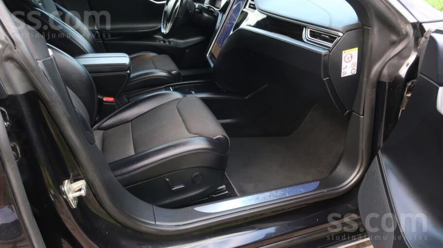 Black Tesla Model S 2017 in Riga, with an engine capacity of 0.00 L and mileage of 147 thousand km for 17200 €, photo 14 on AUTOMOTO.COM.LV