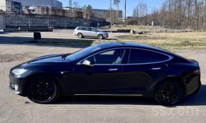 Melns Tesla Model S 2017 Rīga, ar dzinēja tilpumu 0.00 L un nobraukumu 209 tūkst. km par 15777 €, foto  vietnē AUTOMOTO.COM.LV
