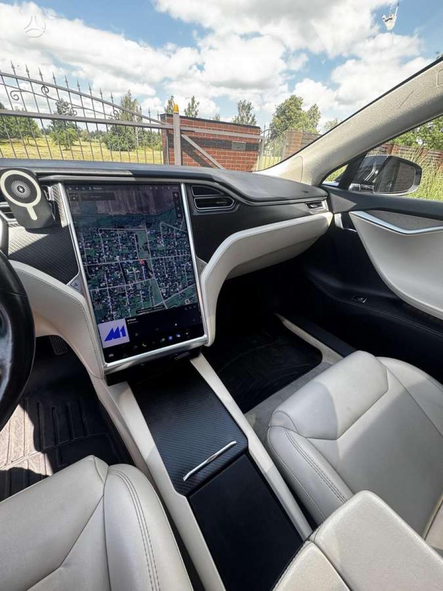 Черный Тесла Модель С 2017 в Мариямполе, объемом двигателя 0.00 л и пробегом 254 тыс. км за 16500 €, фото 6 на AUTOMOTO.COM.LV