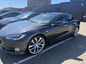 Black Tesla Model S 2017 in Kaunas, with an engine capacity of 0.00 L and mileage of 265 thousand km for 18100 €, photo  on AUTOMOTO.COM.LV