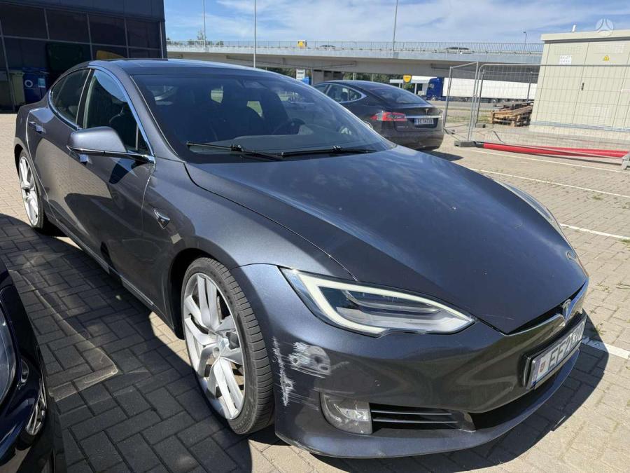 Black Tesla Model S 2017 in Kaunas, with an engine capacity of 0.00 L and mileage of 265 thousand km for 18100 €, photo 6 on AUTOMOTO.COM.LV