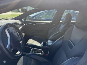 Black Tesla Model S 2017 in Kaunas, with an engine capacity of 0.00 L and mileage of 265 thousand km for 18100 €, photo 8 on AUTOMOTO.COM.LV