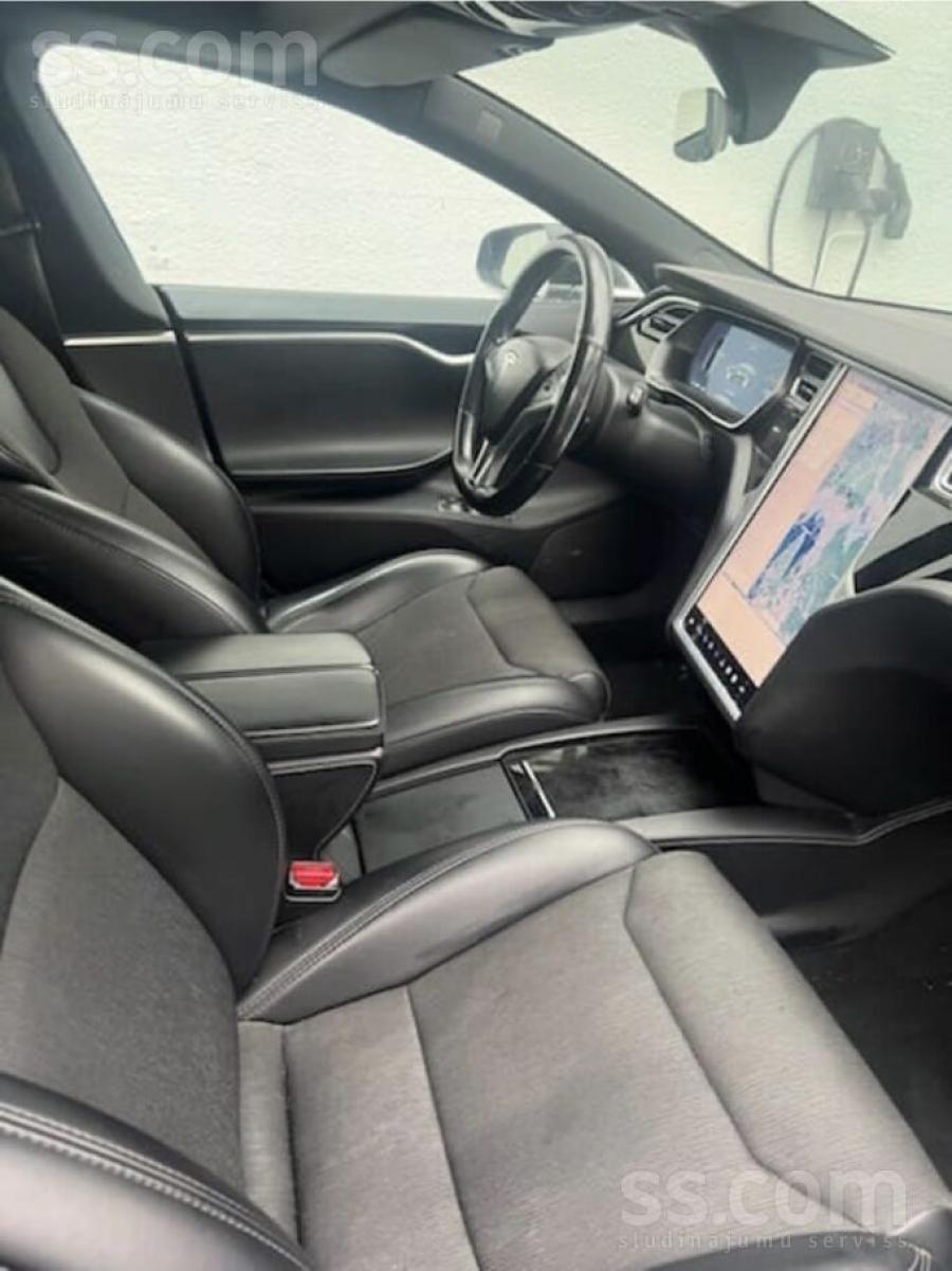 Black Tesla Model S 2018 in Riga, with an engine capacity of 0.00 L and mileage of 135 thousand km for 17500 €, photo 3 on AUTOMOTO.COM.LV