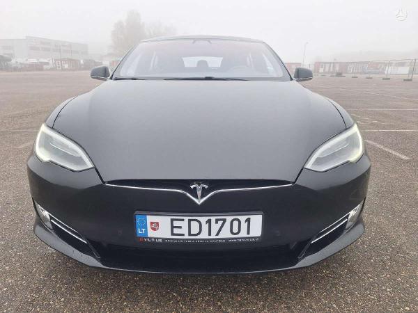Melns Tesla Model S 2018 Marijampole, ar dzinēja tilpumu 0.00 L un nobraukumu 141 tūkst. km par 22869 €, foto 2 vietnē AUTOMOTO.COM.LV