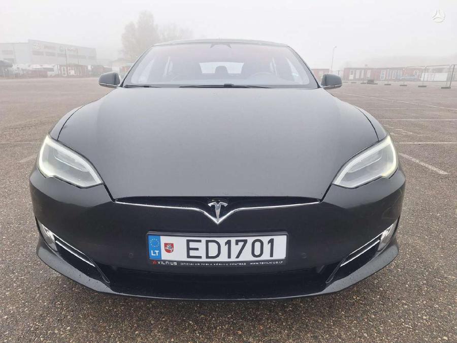 Melns Tesla Model S 2018 Marijampole, ar dzinēja tilpumu 0.00 L un nobraukumu 141 tūkst. km par 22869 €, foto 2 vietnē AUTOMOTO.COM.LV