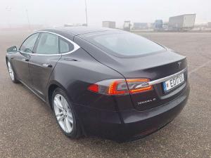 Melns Tesla Model S 2018 Marijampole, ar dzinēja tilpumu 0.00 L un nobraukumu 141 tūkst. km par 22869 €, foto 4 vietnē AUTOMOTO.COM.LV