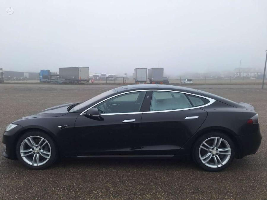 Melns Tesla Model S 2018 Marijampole, ar dzinēja tilpumu 0.00 L un nobraukumu 141 tūkst. km par 22869 €, foto 7 vietnē AUTOMOTO.COM.LV