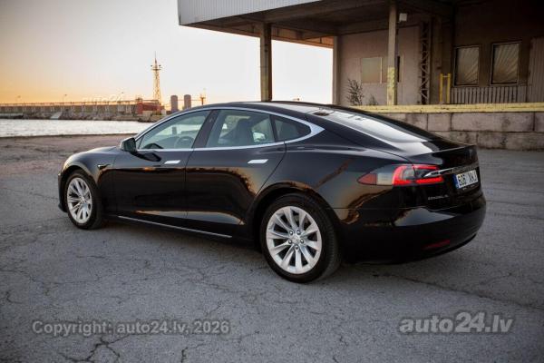 Black Tesla Model S 2018 in Tallinn, with an engine capacity of 0.00 L and mileage of 215 thousand km for 21000 €, photo 4 on AUTOMOTO.COM.LV