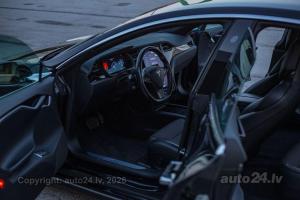 Melns Tesla Model S 2018 Tallina, ar dzinēja tilpumu 0.00 L un nobraukumu 215 tūkst. km par 21000 €, foto 12 vietnē AUTOMOTO.COM.LV