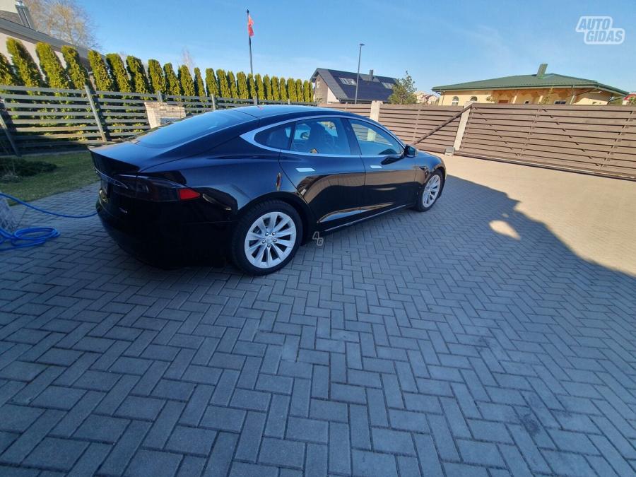 Black Tesla Model S 2018 in Vilnius, with an engine capacity of 0.00 L and mileage of 200 thousand km for 19500 €, photo 1 on AUTOMOTO.COM.LV