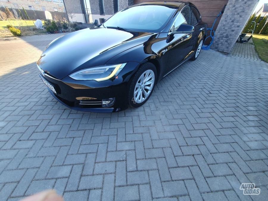 Black Tesla Model S 2018 in Vilnius, with an engine capacity of 0.00 L and mileage of 200 thousand km for 19500 €, photo 5 on AUTOMOTO.COM.LV