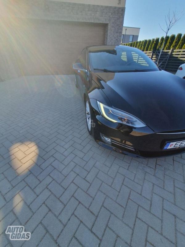 Black Tesla Model S 2018 in Vilnius, with an engine capacity of 0.00 L and mileage of 200 thousand km for 19500 €, photo 5 on AUTOMOTO.COM.LV